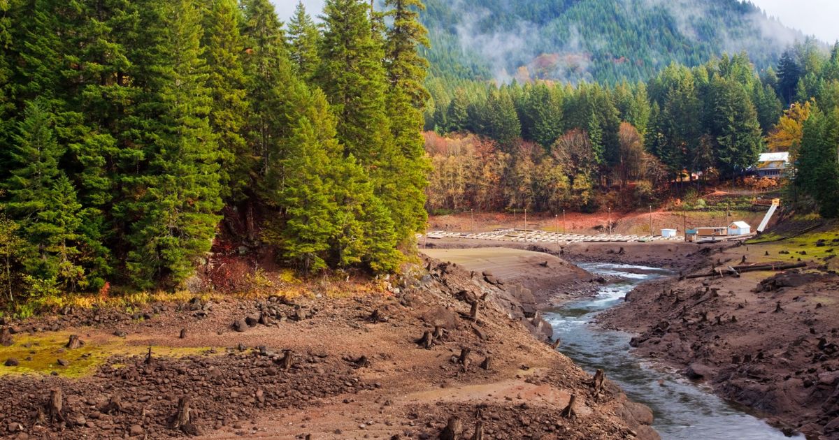 An Oregon Lake Reveals a Top-Secret Ghost Town - The Getaway